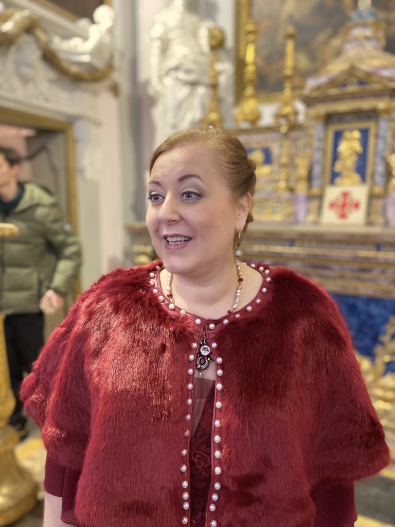 Quando apre gli occhi e canta, si spalanca un mondo · Lucina Lanzara